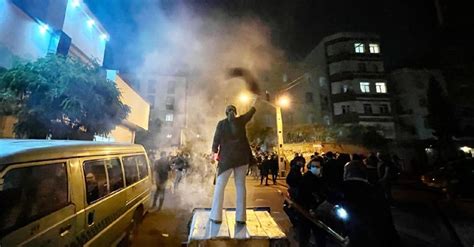 سازمان حقوق بشر ایران تاکنون ۳۲۶ نفر از جمله ۴۳ کودک در اعتراضات کشته شده‌اند