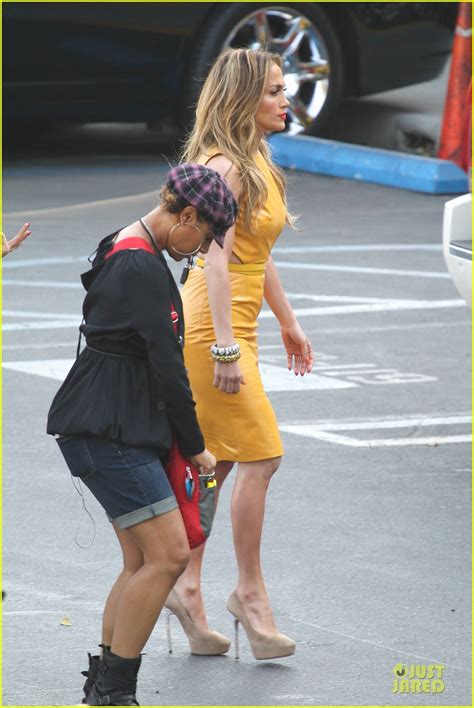 Jennifer Lopez Is A Sexy Slice Of Orange On American Idol Photo
