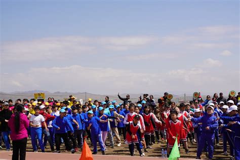 Ii V ангийн сурагчдын дунд “Хөнгөн атлетикийн” тэмцээнийг Налайх дүүргийн Хөнгөн атлетикийн зам