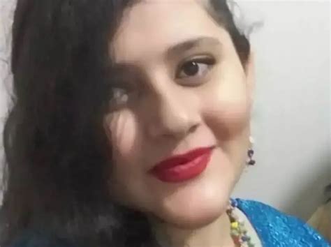 عکسی که مادر مهسا امینی از او منتشر کرد؛ نازم به سر زلف تو ای دختر