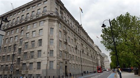 MI5's use of personal data was 'unlawful', says watchdog - BBC News