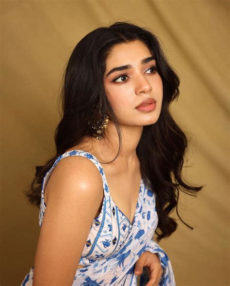 Krithi Shetty చీర‌క‌ట్టులో బేబ‌మ్మ అందాలు అద‌ర‌హో Namasthe Telangana