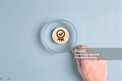 인증 및 표준화 인증서 보증 아이콘 국제 표준화 기구 Iso 및 품질 관리 인증 최고의 서비스 품질 보증 표시 개발에 대한 스톡