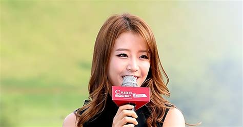 포토 야구여신 배지현 아나운서 환한 미소로 시상식 진행