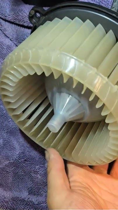 흡연차량의 에어컨필터와 팬블로어 상태 흡연차량은 비위생적 흡연차량오염상태세차위생관리자동차위생 흡연차량위생상태특수실내크리닝 중고구입흡연차량에바크리닝