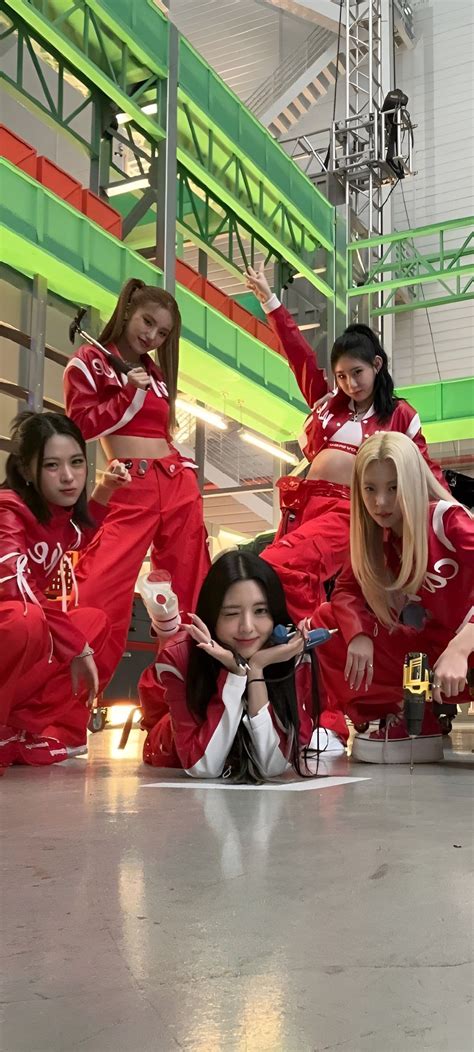 Itzy Wallpaper Itzy Star Girl Girl Group
