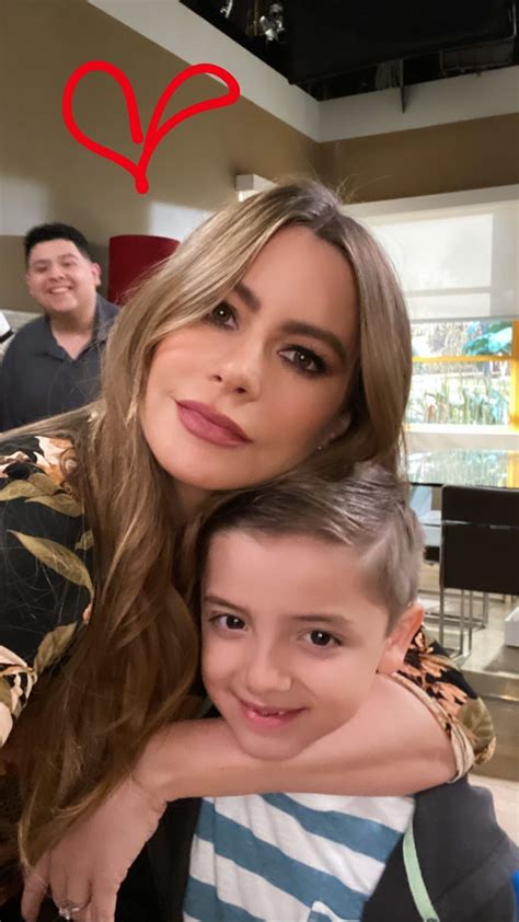 Julie Bowen Is Nearly Unrecognizable In Prescription Glasses Artofit