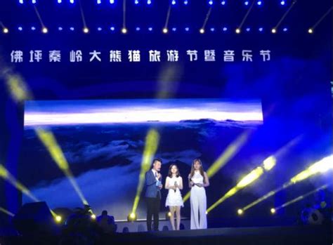 「佛系女警」變身「佛系少女」的馮提莫現身佛坪 為公益再度獻唱 每日頭條