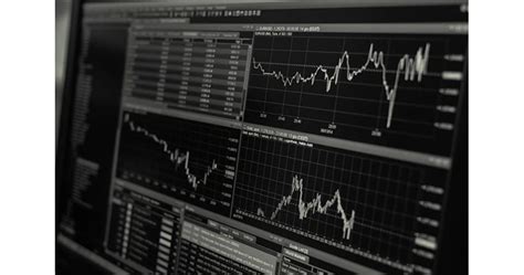 Индексите на Уолстрийт се движат предпазливо в ранната търговия