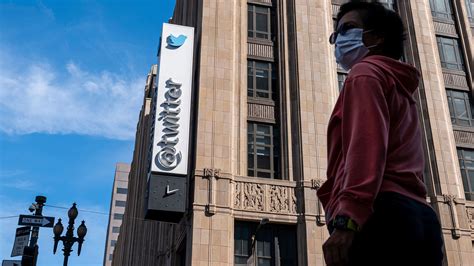 How Many Twitter Blue Subscribers Elon Musk Needs To Make Up Losses