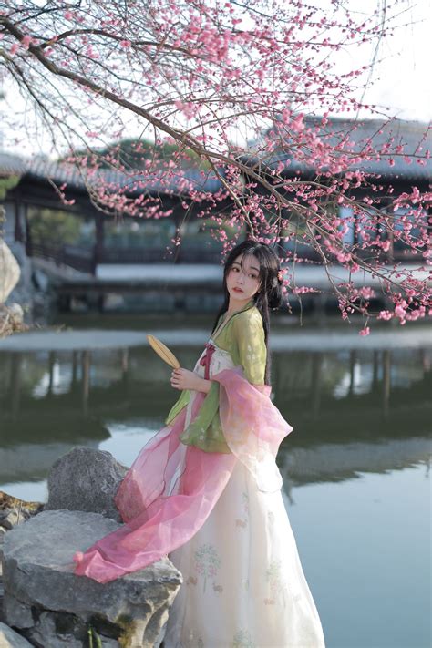 你一句春不晚 我就到了真江南 人像 颇可 摄影 写真 少女写真 梅花 江南 赏梅 古风 Fashion Ballet skirt