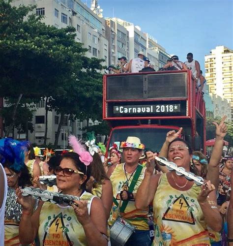 Batida candanga nos blocos cariocas Olhar Brasília