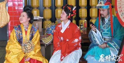 穿汉服、弹箜篌、玩皮影济南大明湖春节文化庙会引来众多游客腾讯新闻