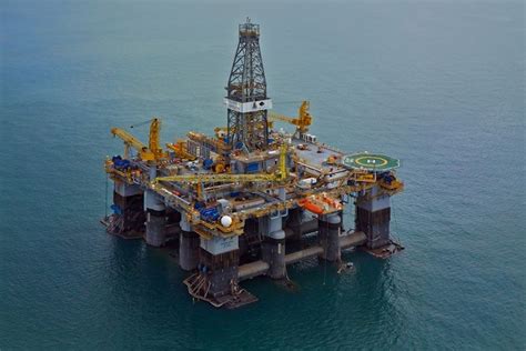 Oil Gas And Renewables On Linkedin Diamond Offshore S Ocean Apex Rig