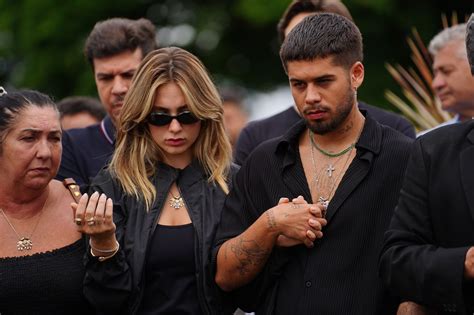 Mãe de Leonardo é enterrada no mesmo túmulo do filho Leandro e marido