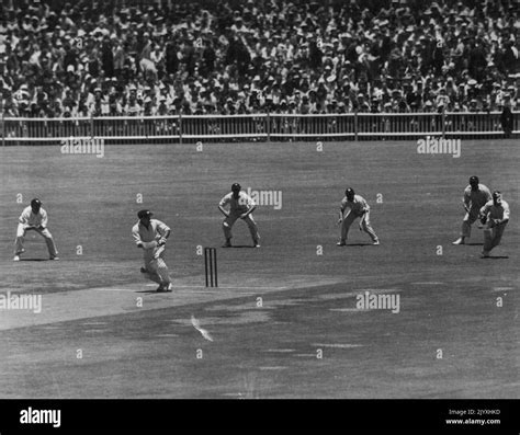 Sp Cricket Tours Eng Tour Aust 1946 Second Test Action Dec 1946