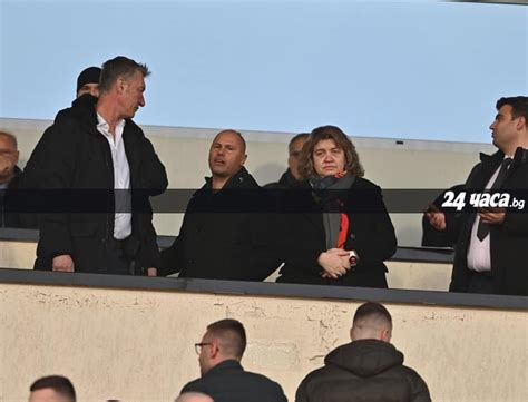 Шефът на парламента Наталия Киселова на мач на ЦСКА след възставовяване на фенклуба в НС