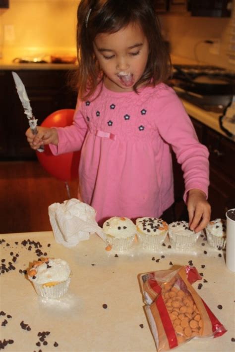 Snowman Cupcakes Easy And Adorable