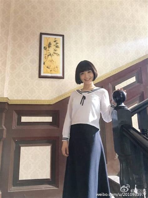 《甄嬛傳》槿汐姑姑孫茜餵狗糧，老公給拍得照少女味十足！ 每日頭條