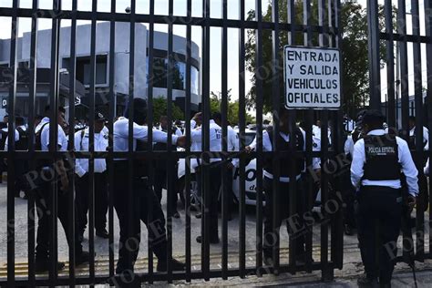 Policías De Campeche Mantienen Tomadas Las Instalaciones De La Spsc En