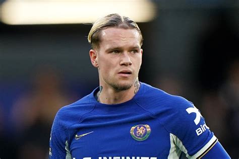 Mykhailo Mudryk Appears To Bite Back At Chelsea Fans Dm And Poses £10000 Proposal Daily Star