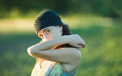 Hermosas Chicas Al Aire Libre Bellas Mujeres En La Naturaleza Fotos