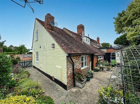 The Street East Bergholt 1 Bed Semi Detached House £275 000