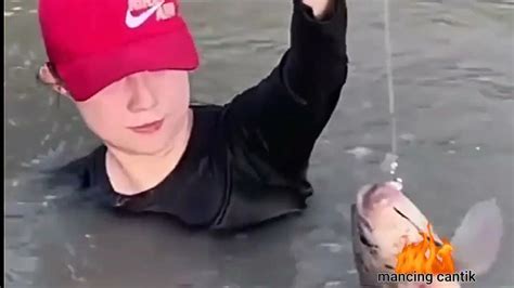 Gadis Cantik Mancing Pakai Botol Minuman Auto Strike Mancingcantik01