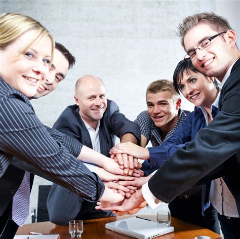 Happy Collaborative Team Leaderlink