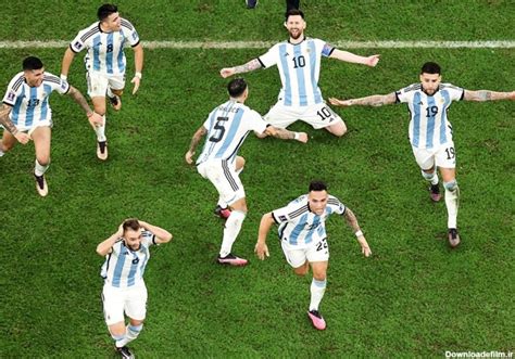 عکس خوابیدن مسی با جام