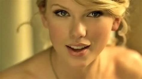 Taylor Swift 35 Wears Probably The Smallest Bikini In The World Forever Young Souls