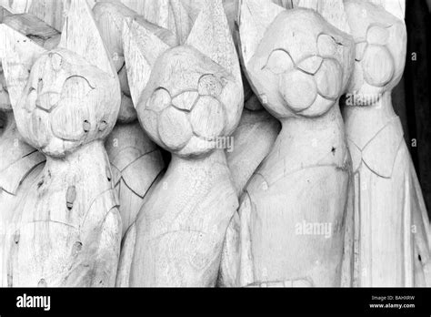 Indonesia Bali Wooden Carvings Of Cats For The Souvenir Market Stock