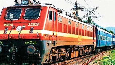 how to recognize indian railway train with engine whether goods or passenger with sign ఇజన