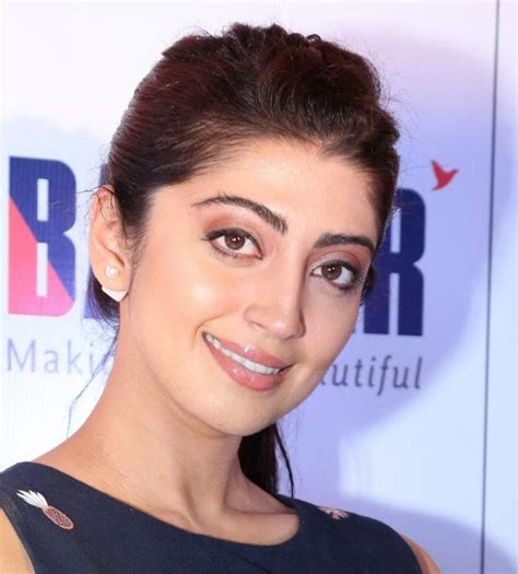 Indian Filmy Actress Pranitha Subhash Oily Face Closeup Photos