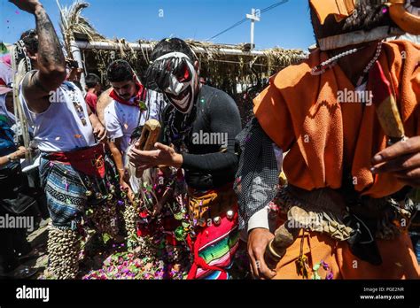 Fariseos celebran la Resurrección de Jesucristo con la quema de Judas y