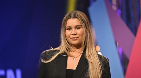 Lisa Ajax Om Graviditeten Tävlar I Melodifestivalen Femina