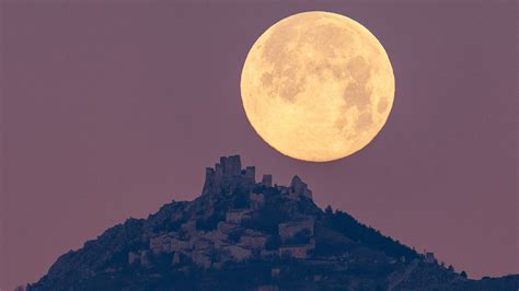 Is It A Wolf Moon Tonight Keep An Eye On The Sky For Januarys Full Wolf Moon Thursday Night