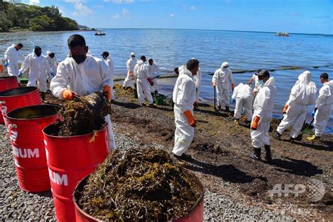 船内からまた燃料流出 モーリシャス座礁事故 写真9枚 国際ニュース：afpbb News