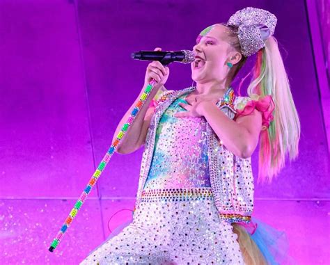 Jojo Siwa Responds To Internet Troll Who Posted Hateful Comment About