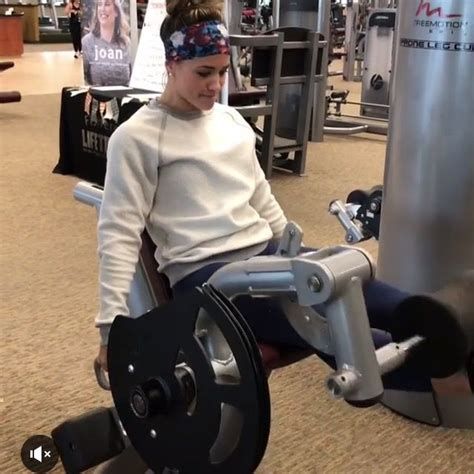 Sit Leg Ext By Jen F Exercise How To Skimble Workout Trainer