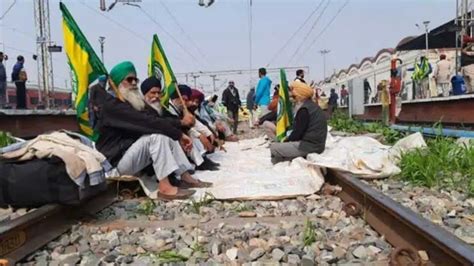 Tamil Nadu Farmers Stage Rail Roko Agitation Across The State India