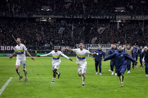 Conference League Play Off Recap Ajax Squeeze Through As Frankfurt