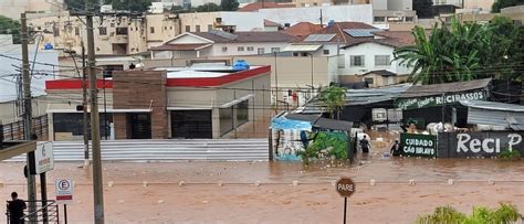 Forte Chuva Deixa Avenidas E Ruas Alagadas Em Passos Jovem Pan