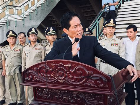 លោក ឃួង ស្រេង ចុះត្រួតពិនិត្យកម្លាំងជិត៥ពាន់នាក់ ដើម្បីការពារសន្ដិសុខ សុវត្ថិភាព