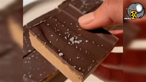 آموزش یک شیرینی خیلی ساده ولی خوشمزه 😍😋😋فالو کنید بک میدم 🍭 فیلو