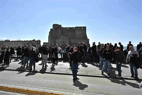 Caos A Napoli Tensione Enorme Gesto Assurdo Dei Tifosi Eintracht