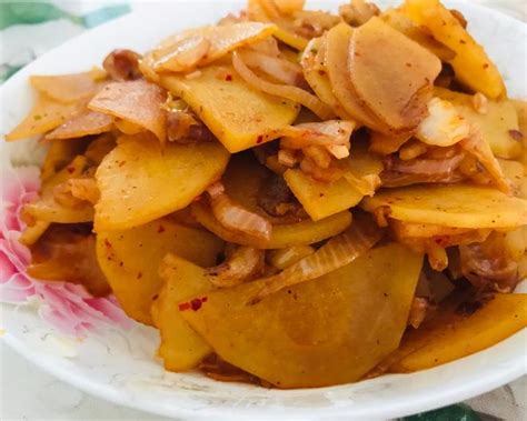 【辣白菜五花肉土豆片的做法步骤图】毛桃毛豆毛栗子下厨房