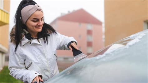 Les astuces à connaître pour dégivrer son pare brise L Entrepôt du bricolage