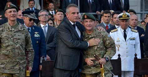 El Gobierno Les Otorgará Un Aumento Del 7 A Las Fuerzas Armadas Y