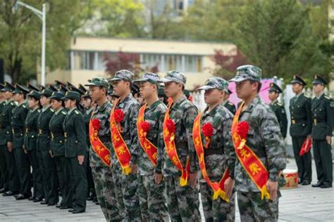 走我们当兵去学校欢送2021年春季应征入伍新兵 长沙学院